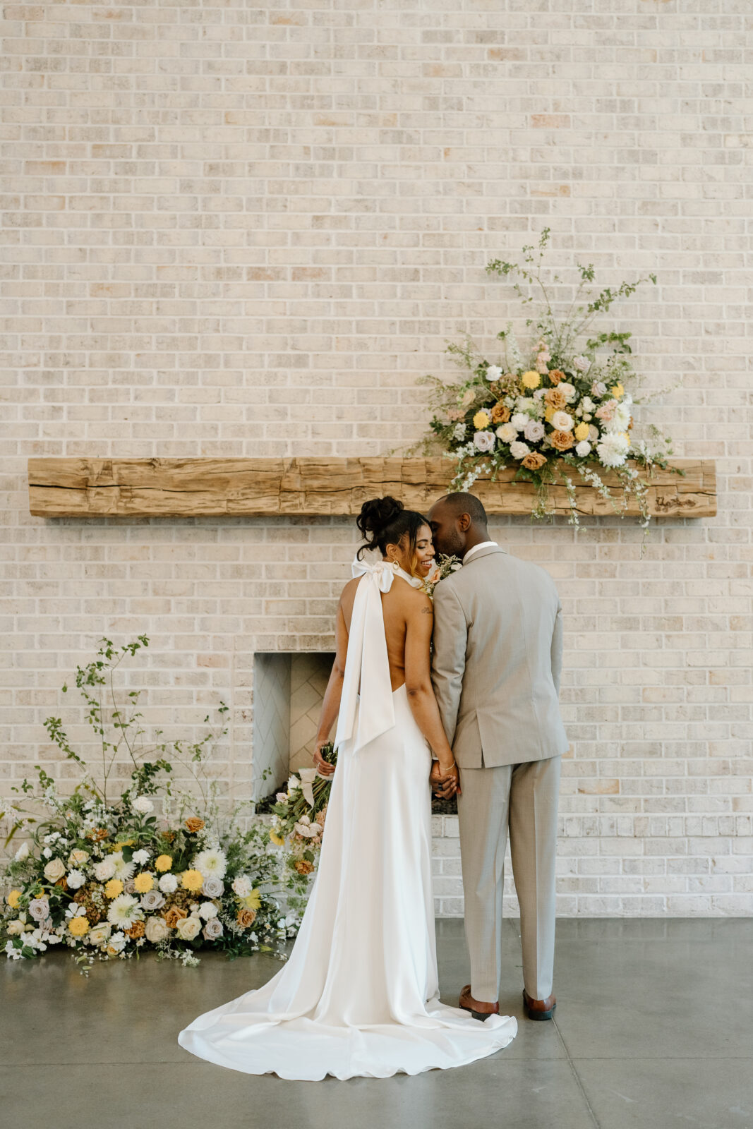 A Styled Wedding at The Maxwell Raleigh: Warm Florals, Fun Champagne ...